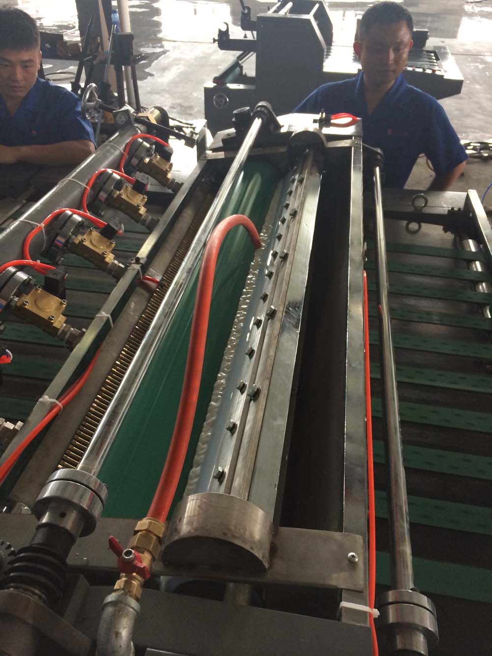 Semiautomatic UV Varnishing Machine With Feeder Coating, UV dryer and ...